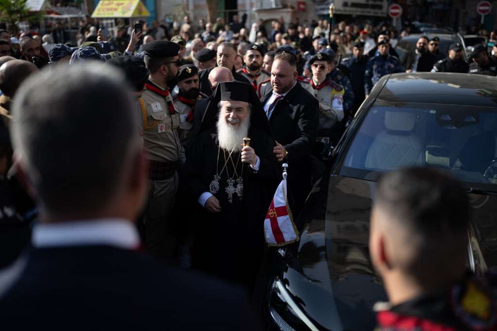 Ο Πατρ. Ιεροσολύμων Θεόφιλος τέλεσε τη Χριστουγεννιάτικη λειτουργία στη ...
